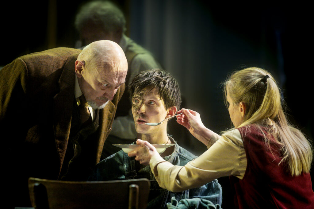 Barbarai - Jaunimo Teatras